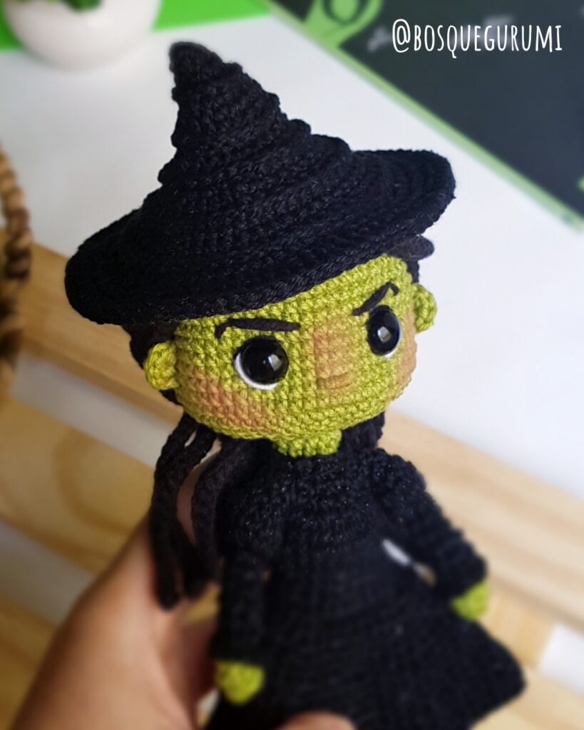 Elphaba & Glinda amigurumi patterns (Wicked) Bosquegurumi